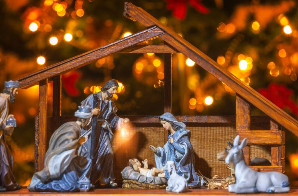 How To Set Up a Manger Scene [Steps and Tips] - Christianity FAQ